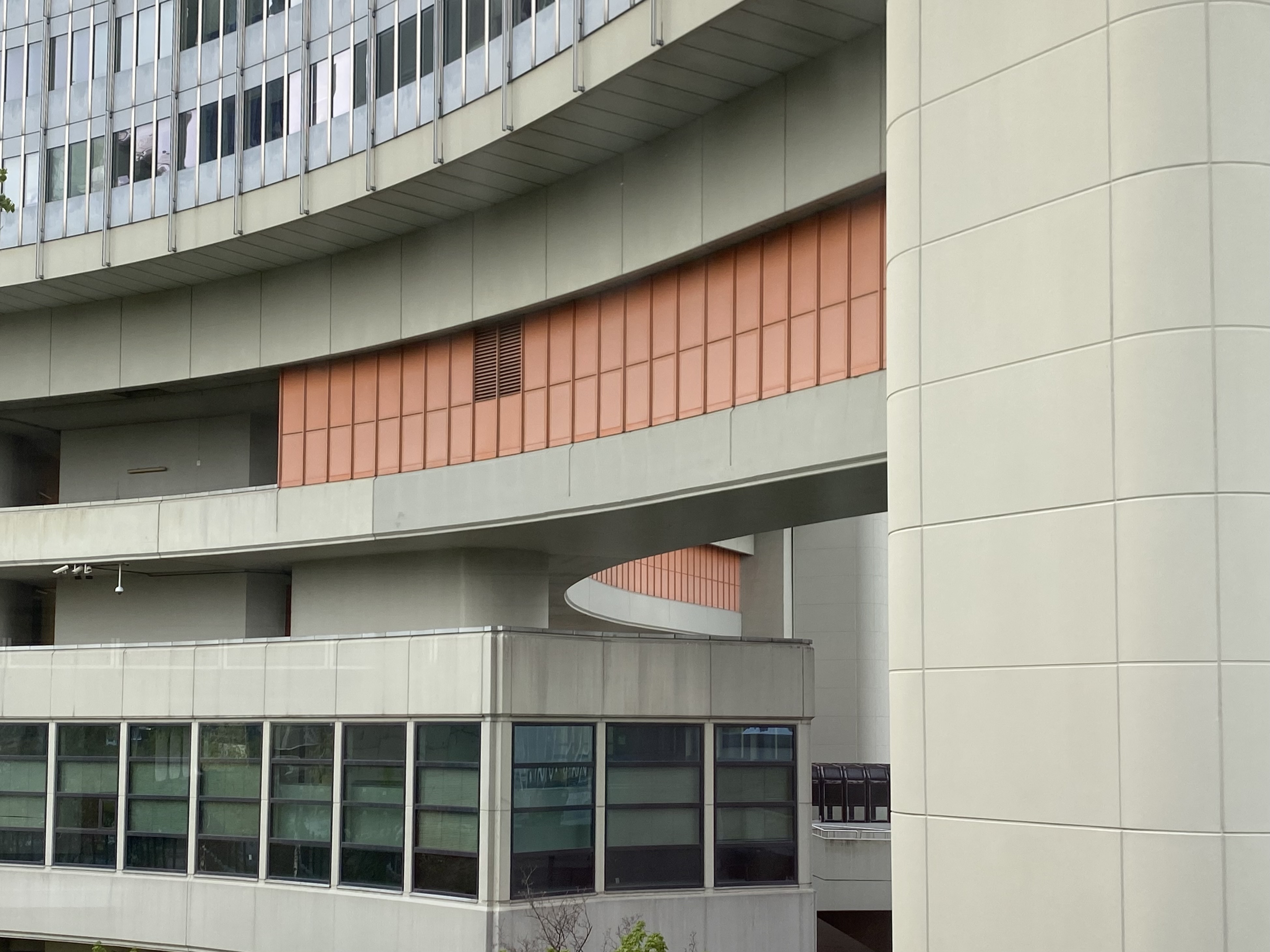 Wenen: UNO-City / Vienna International Centre. – Troosteloos Optimisme