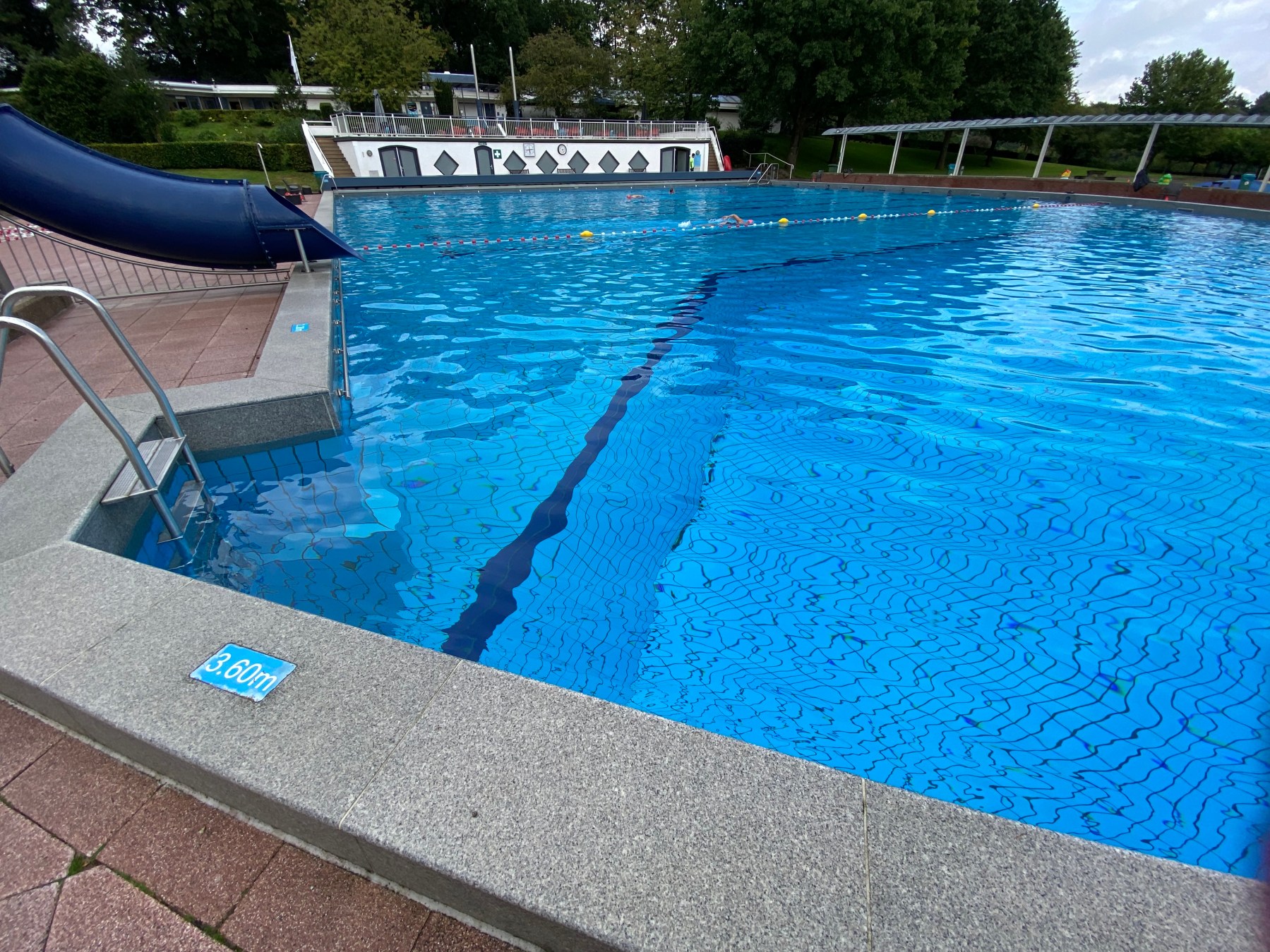 Zwembad Klarenbeek Arnhem. – Troosteloos Optimisme